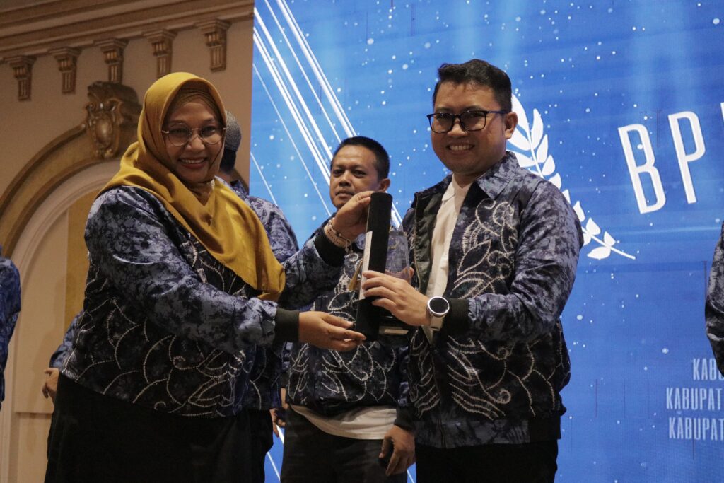 Empat Penghargaan Sekaligus, Disdik HST Kembali Bersinar di BPMP Awards ... Empat Penghargaan Sekaligus, Disdik HST Kembali Bersinar di BPMP Awards ...